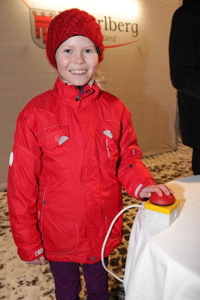 Tanne erstrahlt im Lichterglanz - Vorarlberger Nachrichten | VN.at