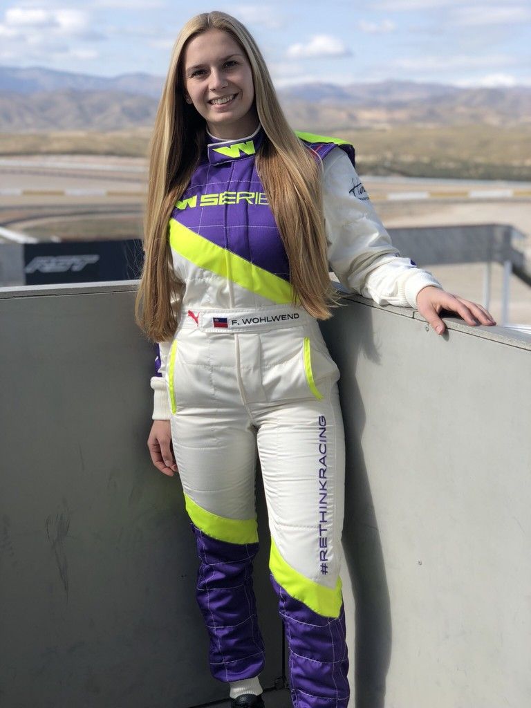 Fabienne Wohlwend setzt sich gegen 100 Pilotinnen durch - Vorarlberger ...