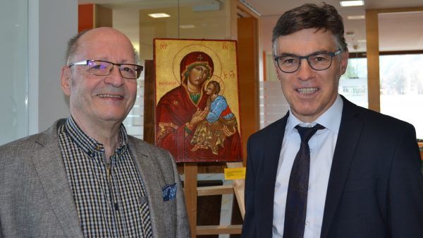 Kurt Bonner stellt in der Raika Ludesch seine Ikonenbilder aus ...