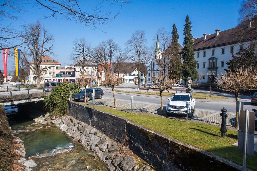 Vorarlberg einst und jetzt: Der Hohenemser Schlossplatz im Wandel ...