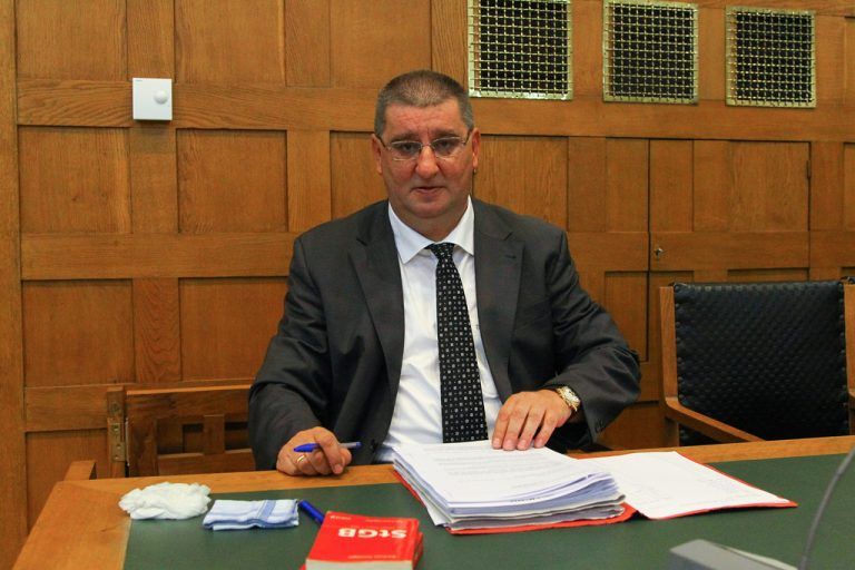 Mordversuch mit Hammer vor dem Schwurgericht - Vorarlberger Nachrichten ...