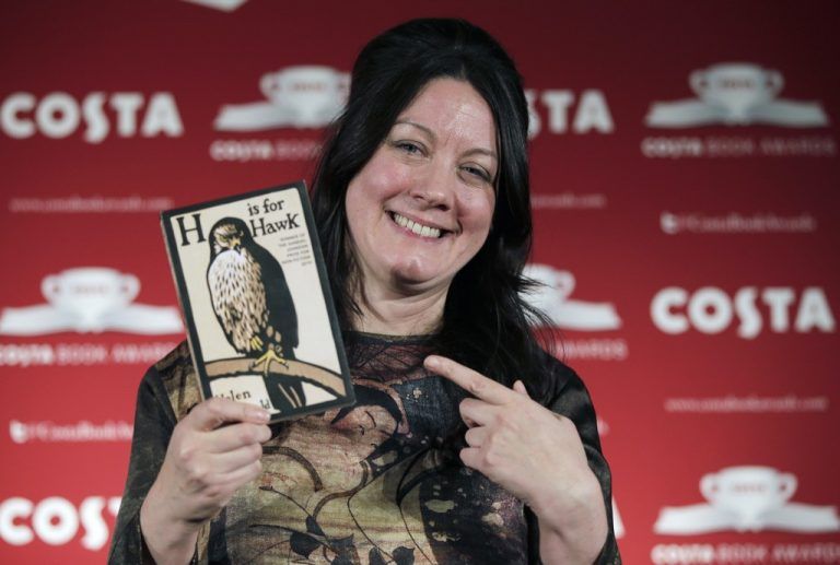 Helen Macdonald zähmt Raubvögel - Vorarlberger Nachrichten | VN.at