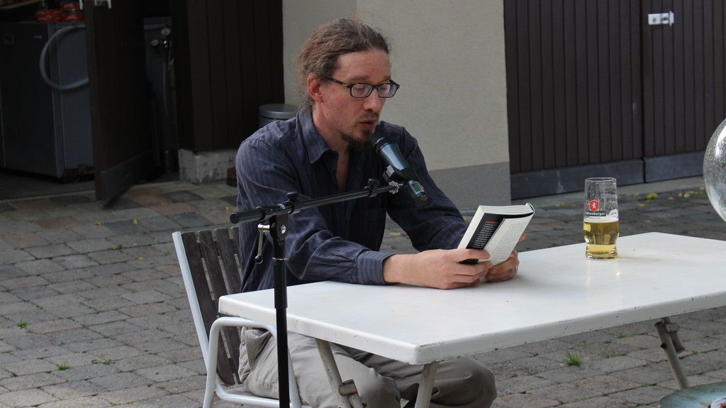Sommerliche Open-Air-Lesung mit Autor Martin Mucha - Vorarlberger ...