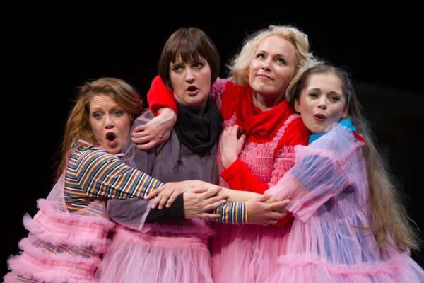 Die Akteurinnen reißen es raus - Vorarlberger Nachrichten | VN.at