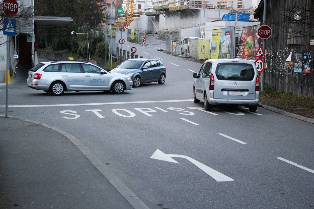Stopptafel sicherer als Vorranggeben-Schild - Vorarlberger Nachrichten ...