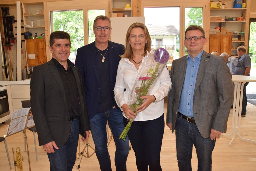 Traditions-Tischlerei feiert das neue Firmengebäude - Vorarlberger ...