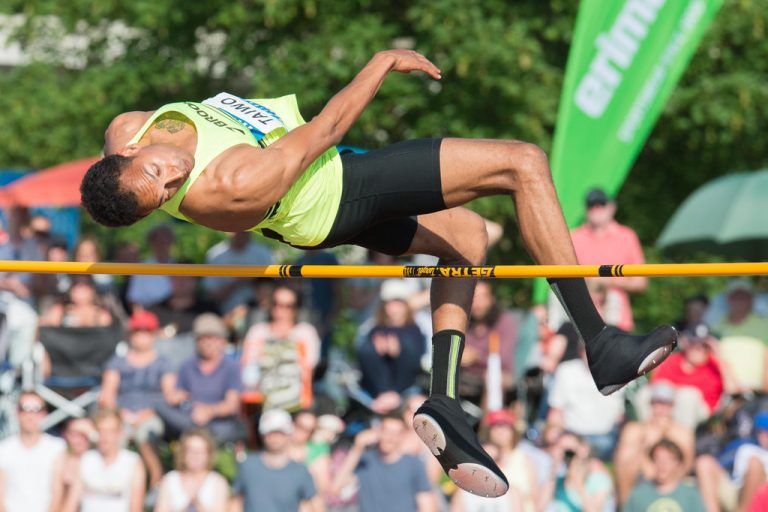 Sprünge auf dem Berggipfel - Vorarlberger Nachrichten | VN.at