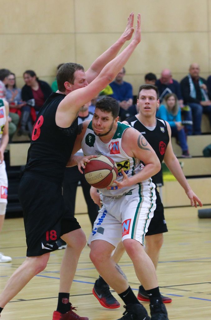 Fragwürdige Entscheidung hievt Mistelbach ins Halbfinale - Vorarlberger ...