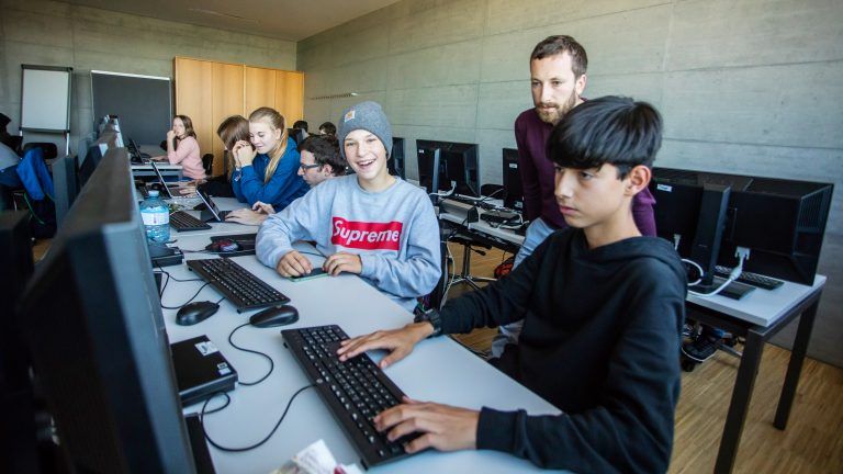 Wie Jugendliche ihr eigenes Computerspiel programmieren - Vorarlberger ...