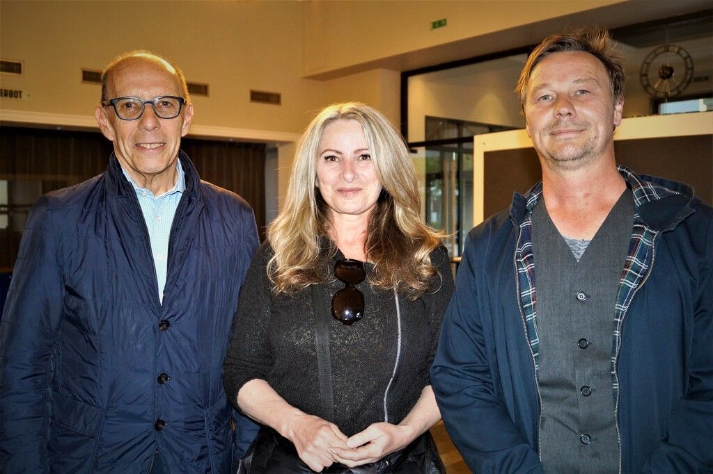 Ein altes rotes Sofa und ein Leuchtturm - Vorarlberger Nachrichten | VN.at