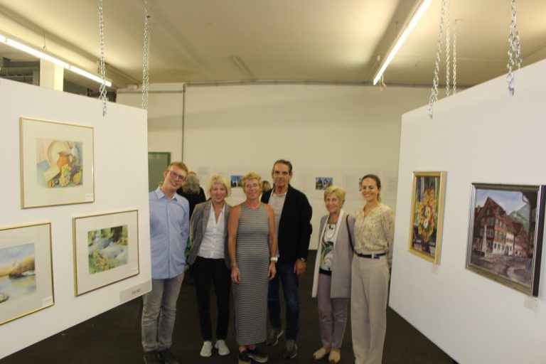 Hängende Ausstellung belebt Alte Stickerei - Vorarlberger Nachrichten ...