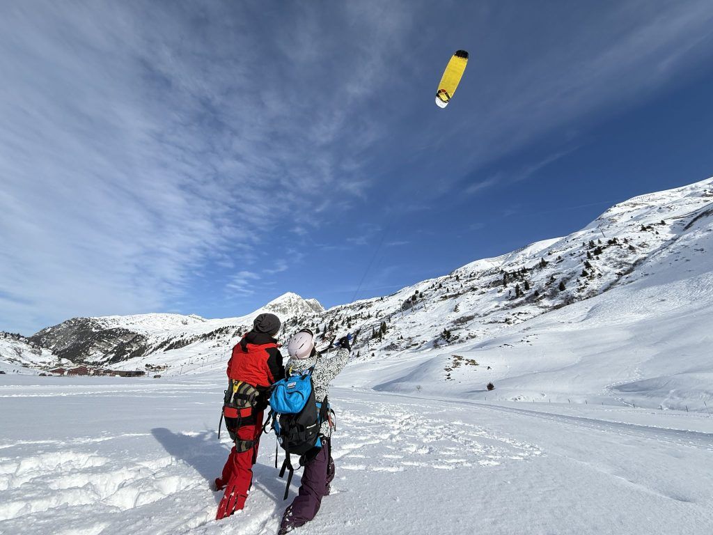 "Am liebsten würd ich auf jedem Berg einen Kite sehen", so Snowkiter ...