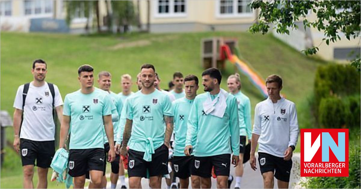 EM-Trainingsstart des ÖFB-Teams im Regen vor 3.000 Fans - Vorarlberger ...
