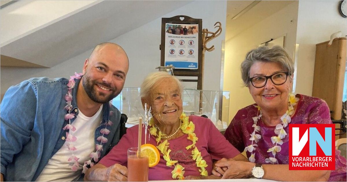 Senioren schlüpfen in die Rolle des Barkeepers und mixen Cocktails ...