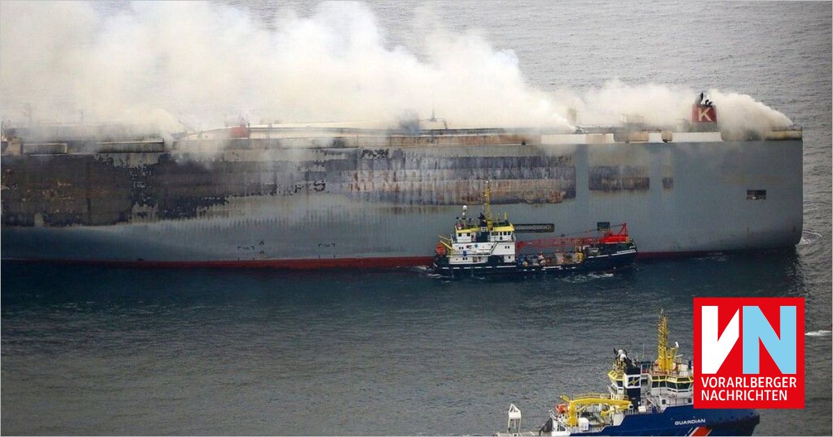 Brennender Auto-Frachter wird nun doch abgeschleppt - Vorarlberger Nachrichten | VN.at